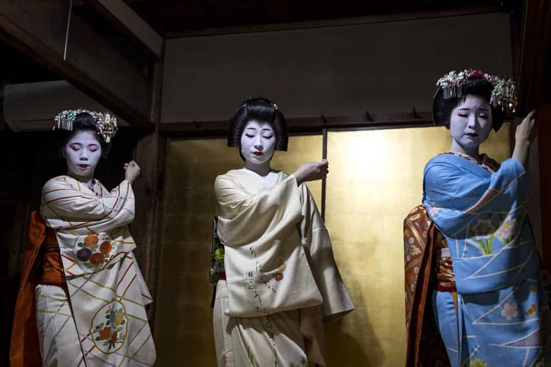 Can You Ask Geisha for a Photo?