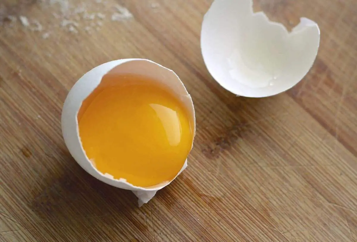 How to Crack an Egg in Ramen?